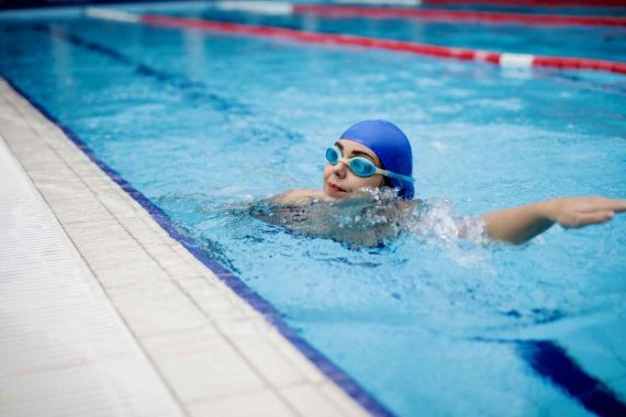 9 Proven Tips for Swimmers to Overcome Fear of Water | RSWIM